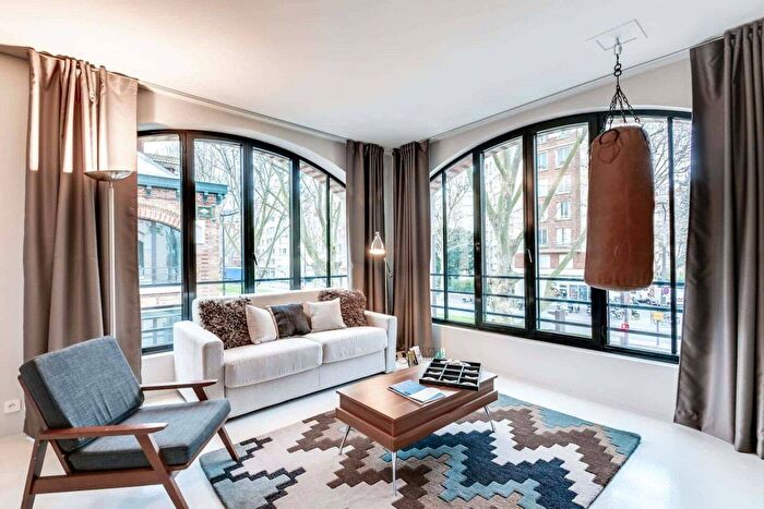 Appartement à louer - Jean Moulin-Porte dOrléans, Paris ème arrondissement - 5 pièces - 3 chambres