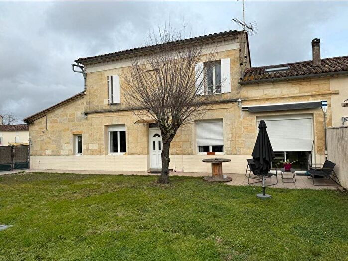 Maison à louer - Les Billaux - 5 pièces - 3 chambres