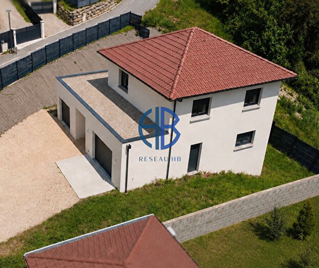 Bourgoin-Jallieu, Montbernier, Côteaux : Maison 6 pièces à vendre