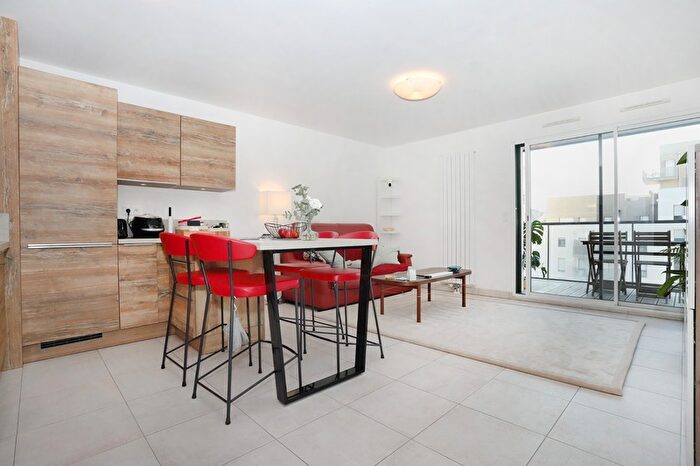 Appartement 3 pièces à vendre - Quartiers Centre, Colombier