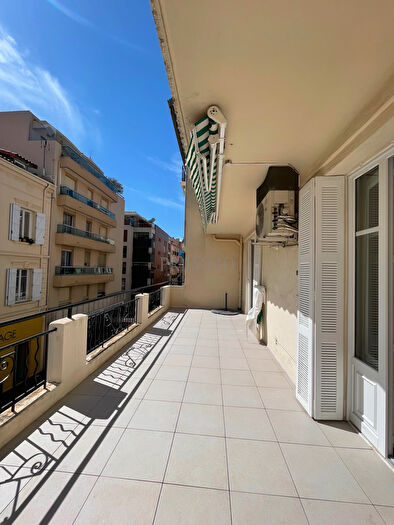 Appartement à vendre - Saint-Raphaël, Centre-ville - 3 pièces - 2 chambres