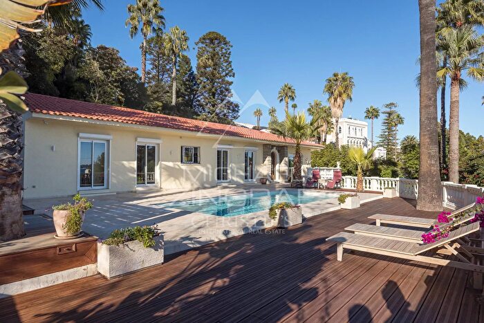 Maison à vendre - Vallauris - 8 pièces - 4 chambres