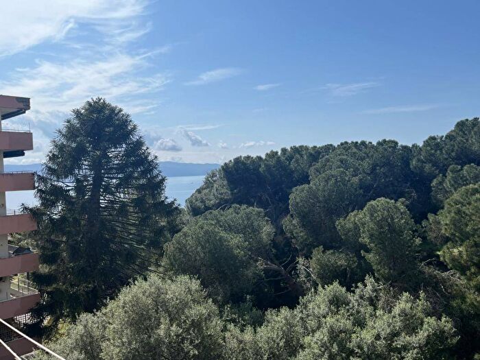 Appartement à louer - Parc Berthault, Ajaccio - 1 pièce