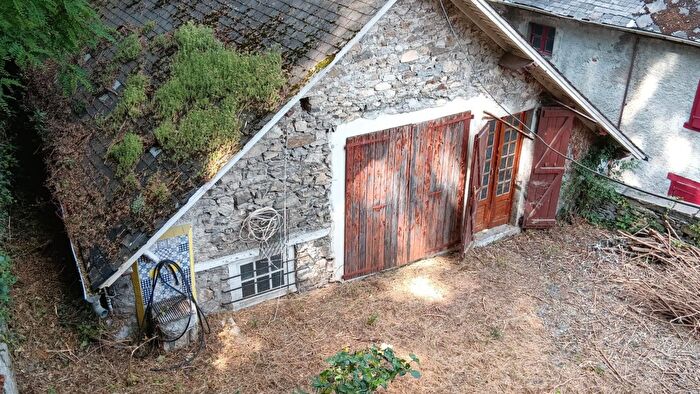 Maison à vendre - Saint-Béat - 8 pièces - 4 chambres