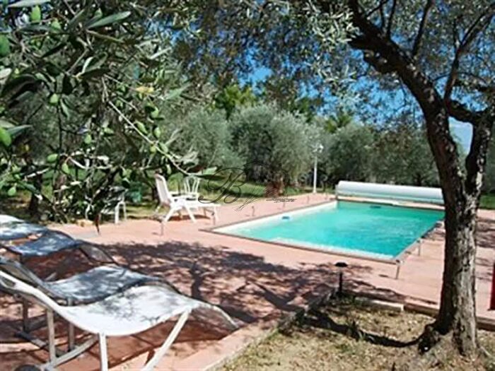 Maison à vendre - La Motte-dAigues - 6 pièces - 4 chambres