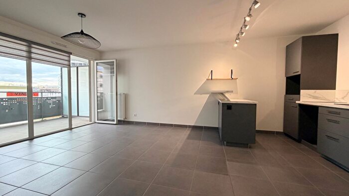 Appartement à vendre - Villeurbanne, Doua - 3 pièces - 2 chambres