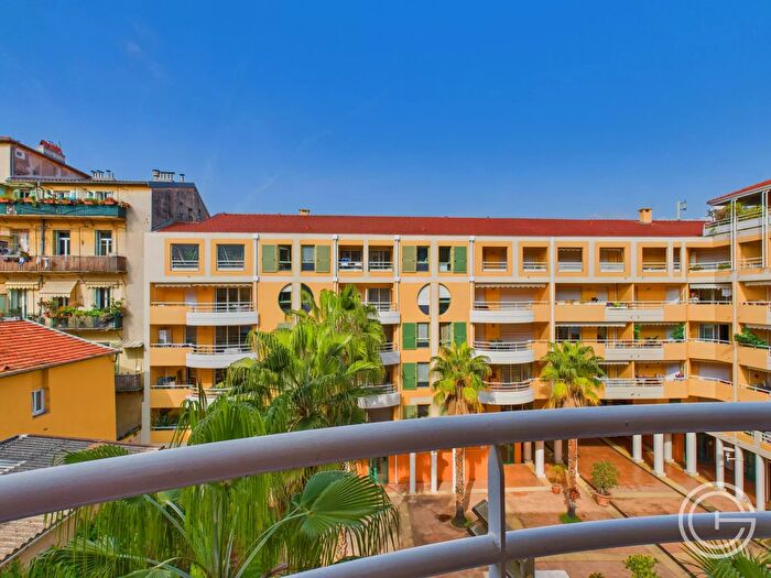 Appartement à louer - Nice, Le Port - 2 pièces - 1 chambre