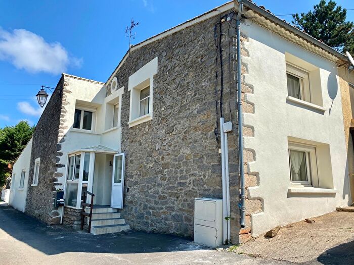 Maison à vendre - Bouisse - 6 pièces - 4 chambres