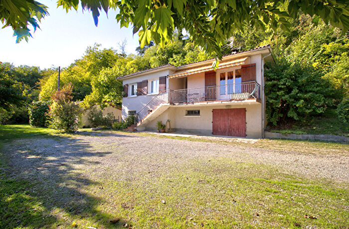 Maison à vendre - Saint-Hilaire-de-Lusignan - 5 pièces - 4 chambres