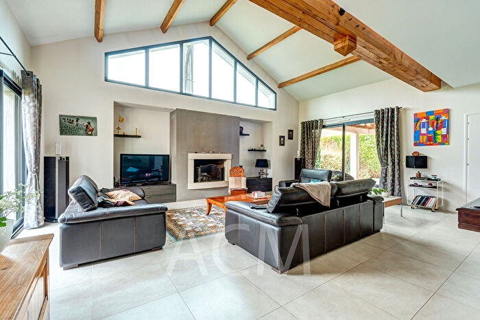 Maison à vendre - Le Mesnil-le-Roi - 8 pièces - 4 chambres