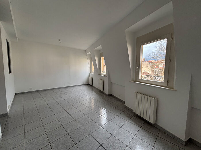 Appartement à louer - Metz, Ancienne ville - 3 pièces - 2 chambres