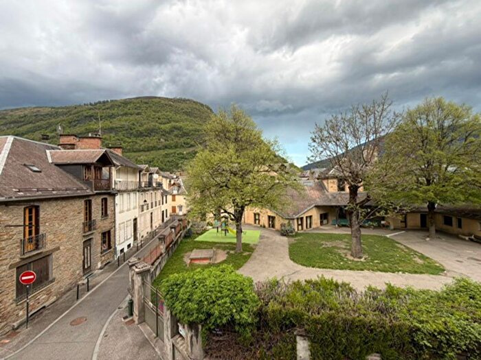 Appartement à vendre - Bagnères-de-Luchon - 6 pièces - 4 chambres