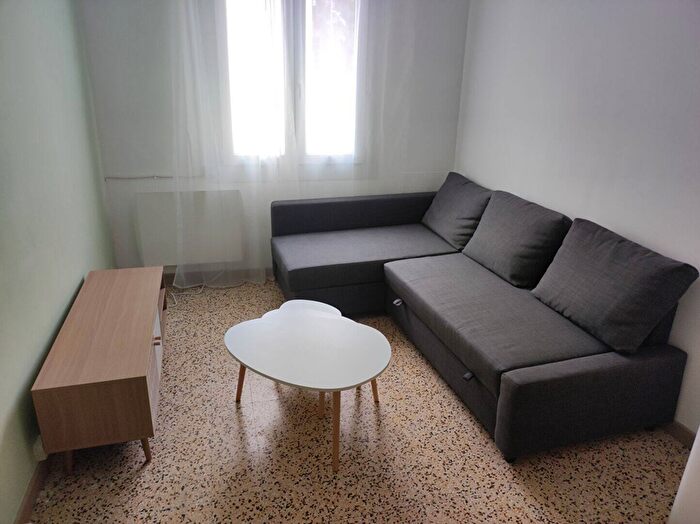 Centre Ville, Port-la-Nouvelle : Appartement 1 pièce à louer