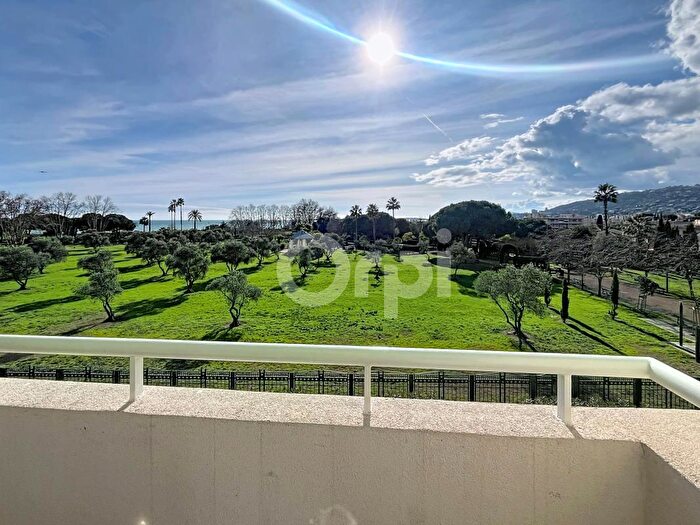 Appartement à vendre - Antibes, Antibes-les-Pins, Trianon, Le Fournel, Peyregoue - 2 pièces - 1 chambre