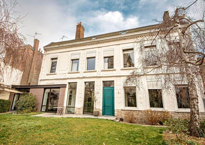 Maison à louer - Valenciennes - 10 pièces - 6 chambres