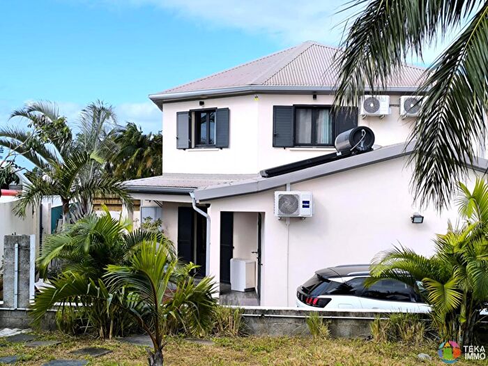 Maison à vendre - Saint-Benoît - 7 pièces - 3 chambres