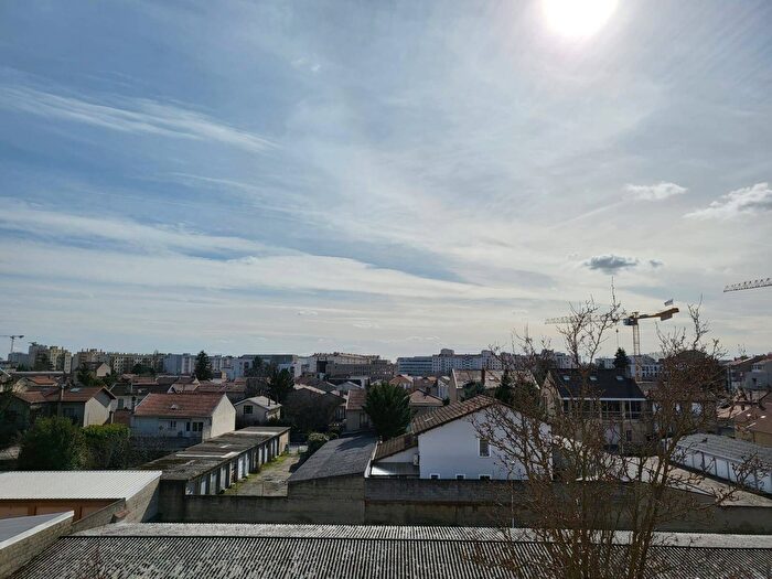 Appartement à louer - Croix Luizet, Villeurbanne - 3 pièces - 2 chambres