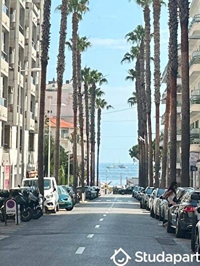 Appartement à louer - Juan-les-Pins, Antibes - 1 pièce - 1 chambre