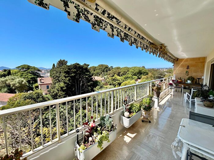 Cannes, Prado, République : Appartement 4 pièces à vendre