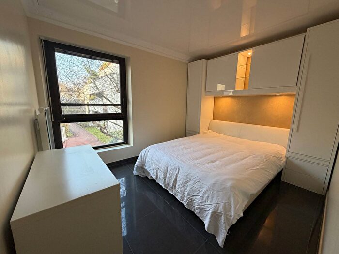 Appartement à louer - Centre Ville-Tour du Lac, Enghien-les-Bains - 3 pièces - 2 chambres