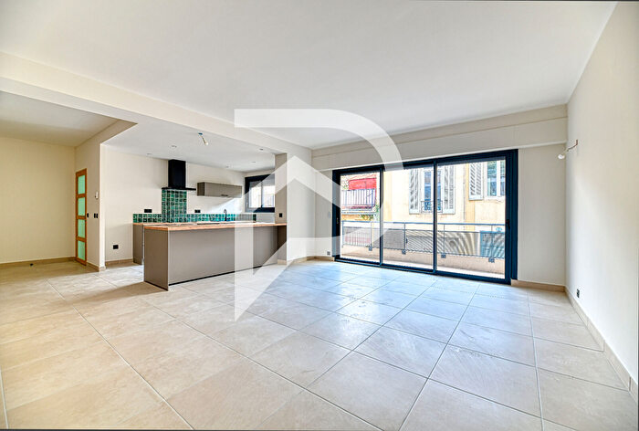 Maison à vendre - Nîmes, Carmes - 6 pièces - 3 chambres