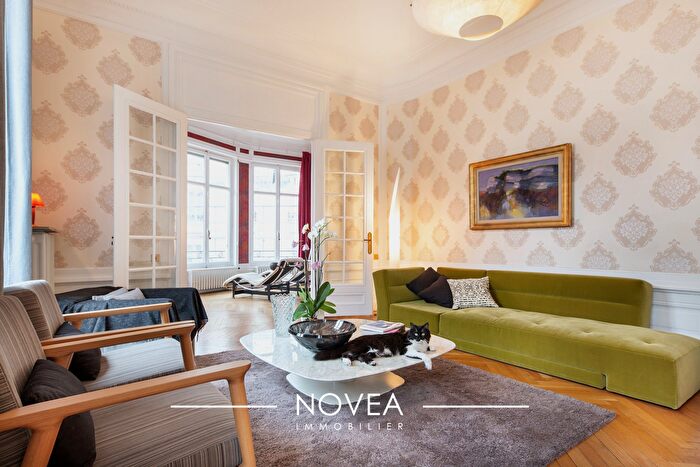 Appartement à vendre - Lyon e  - 8 pièces - 5 chambres