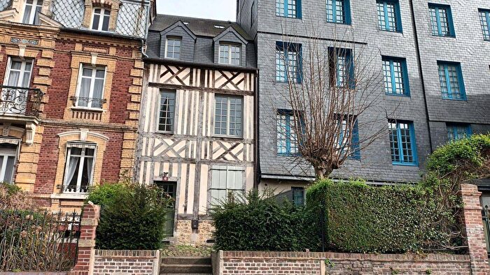 Maison à louer - Lisieux - 4 pièces - 2 chambres