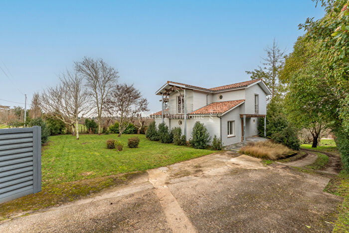 Maison à vendre - Carignan-de-Bordeaux - 8 pièces - 5 chambres