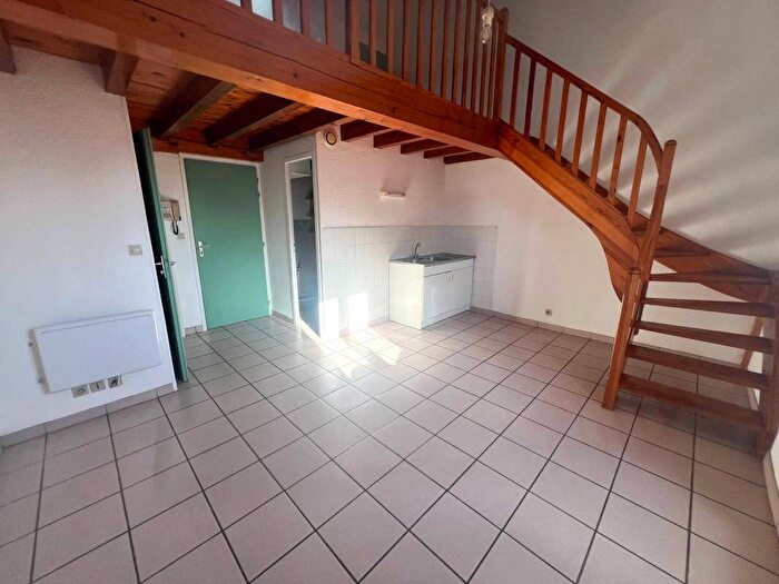 Appartement à louer - Vieux Bourg, Livron-sur-Drôme - 1 pièce