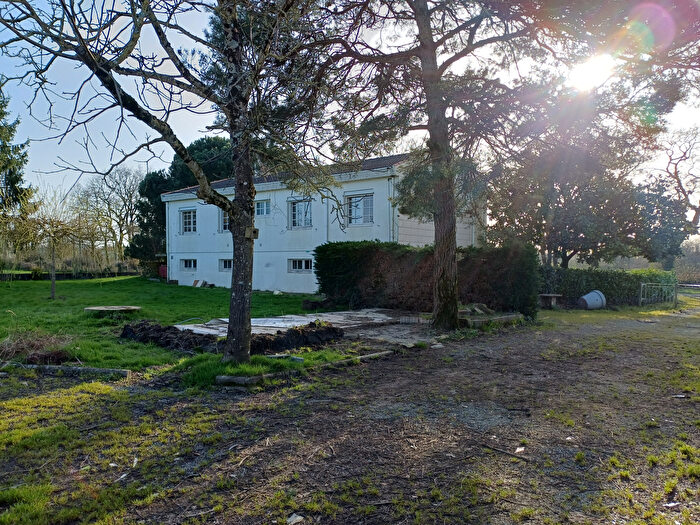 Maison à vendre - La Ferrière - 6 pièces - 4 chambres