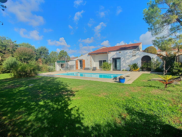 Genouillé : Maison 6 pièces à vendre