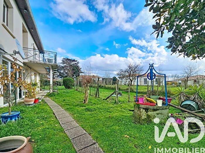 Maison à vendre - Saint-Ciers-sur-Gironde - 10 pièces - 4 chambres