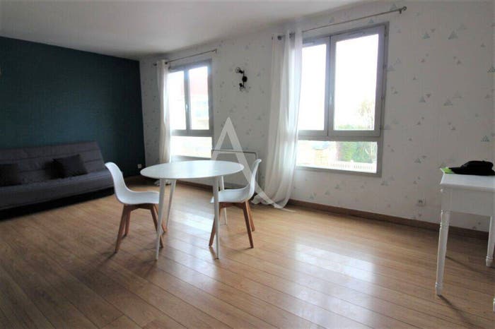 Tennis, Le Creusot : Appartement 1 pièce à louer
