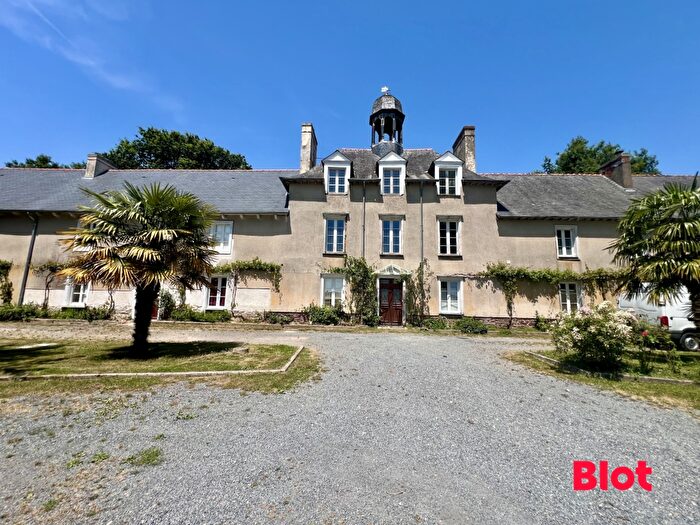 Saint-Méen-le-Grand : Maison 11 pièces à vendre