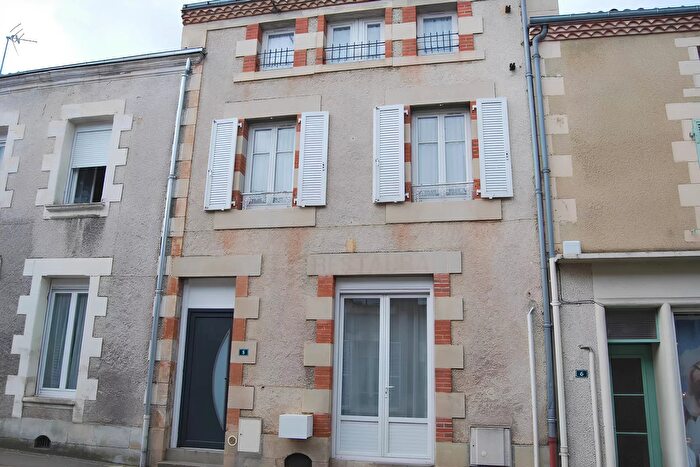 Maison à vendre - Lathus-Saint-Rémy - 6 pièces - 3 chambres