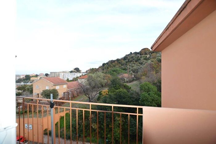 Appartement à louer - Bastia - 3 pièces - 2 chambres