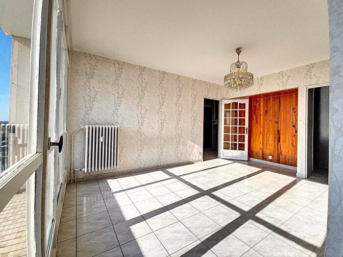 Appartement à vendre - Chenôve, Chenôve - 4 pièces - 3 chambres