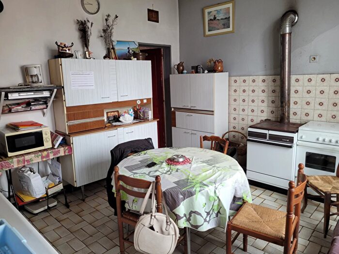 Maison à vendre - Auzat-la-Combelle - 5 pièces - 3 chambres