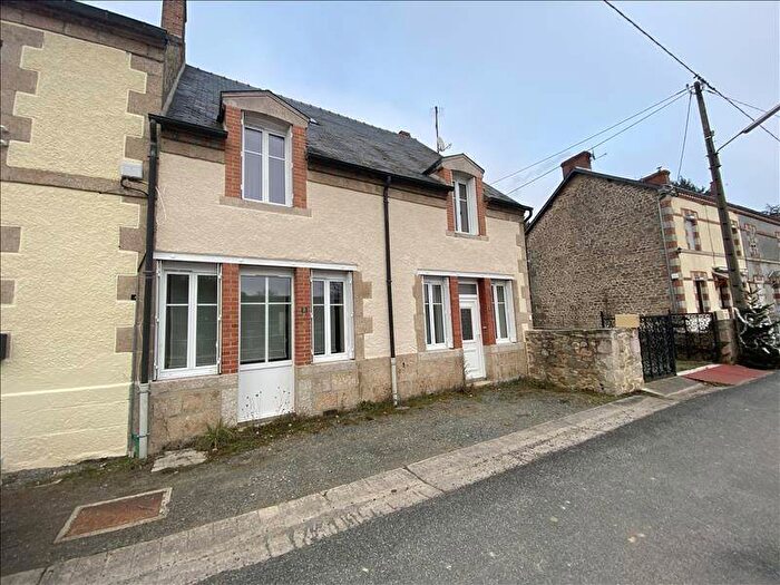 Maison à louer - Clugnat - 4 pièces - 3 chambres