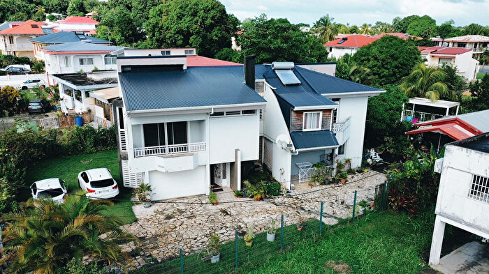 Maison à vendre - Les Abymes - 8 pièces - 4 chambres