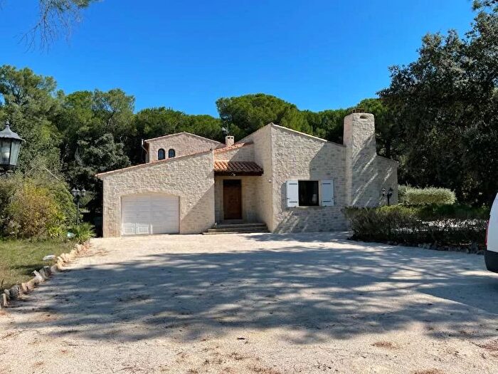 Maison à vendre - Bagnols-sur-Cèze, Berret, Euze - 7 pièces - 4 chambres