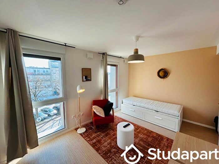 Appartement à louer - Barbâtre-Saint Remy-Verrerie, Reims - 1 pièce