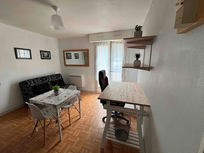 Appartement à louer - Quartiers Sud-Est, Francisco Ferrer - 1 pièce