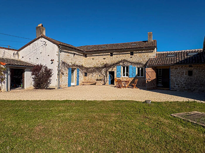 Maison 6 pièces à vendre à Lezay