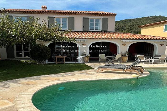 Maison à vendre - Roquebrune-sur-Argens - 6 pièces - 4 chambres