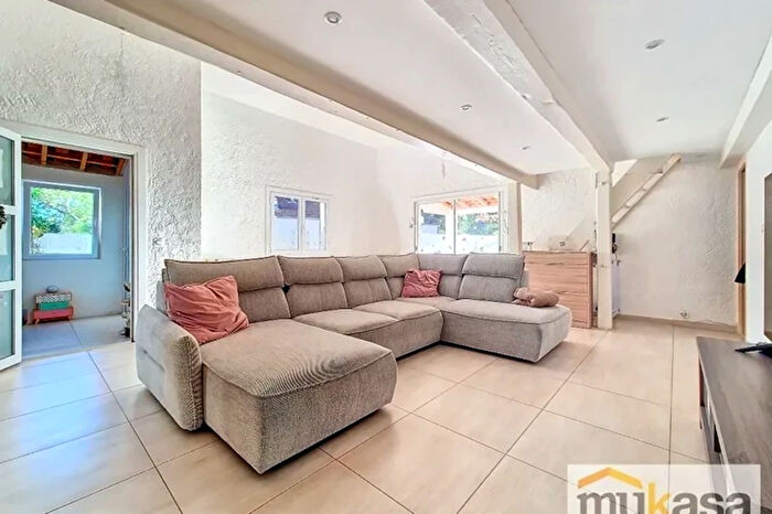 Maison à vendre - Saint-Mitre-les-Remparts - 5 pièces - 3 chambres