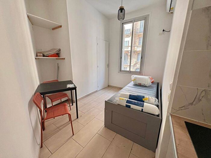 Appartement à louer - Fleurs-Gambetta, Nice - 1 pièce