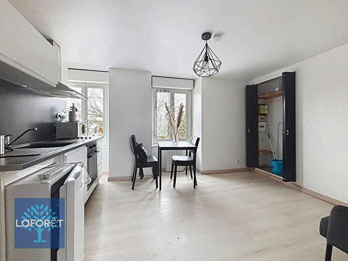 Maison à vendre - Louvigné-du-Désert - 5 pièces - 3 chambres