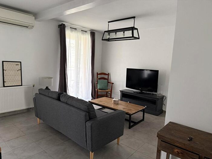 Appartement à louer - Marseille e  - 3 pièces - 2 chambres