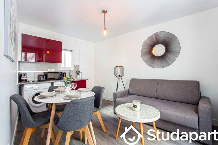 Appartement à louer - Montmartre, Paris ème arrondissement - 2 pièces - 1 chambre